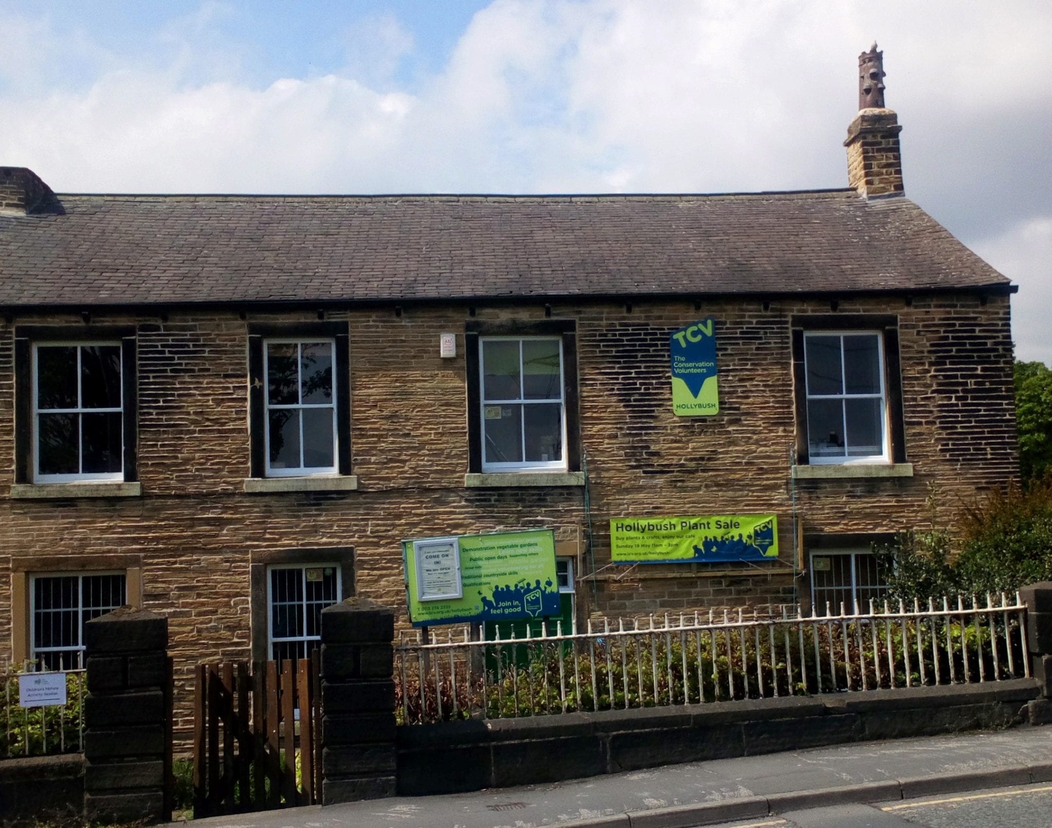 About Hollybush | TCV