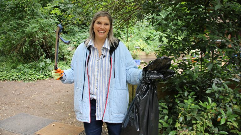 Broadcaster Pips Taylor volunteers with us to mark annual Thank You Day ...